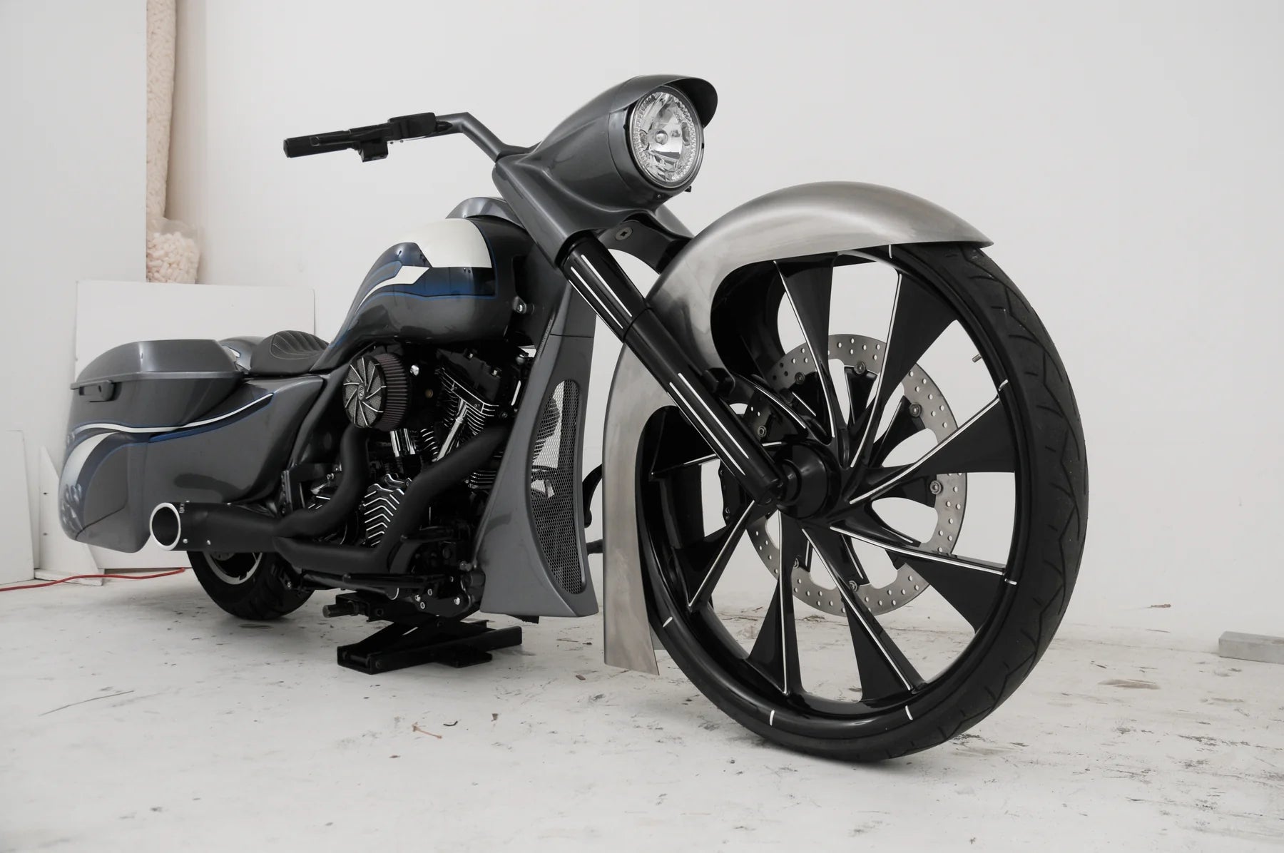 RWD 30" Flatback Front Bagger Fender – Tucker Speed